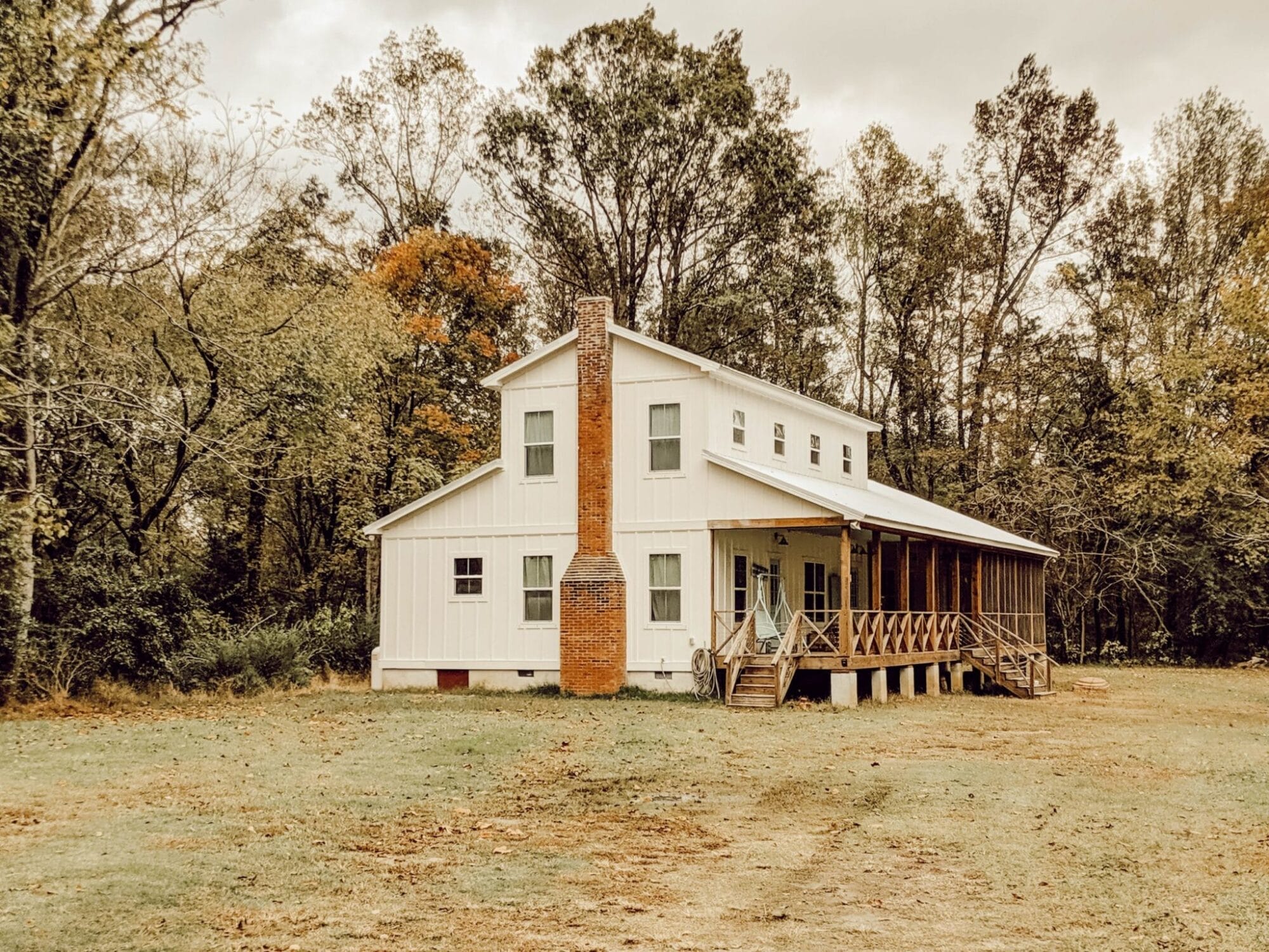 The Two Most Quintessential Farmhouse Design Elements: White and ...